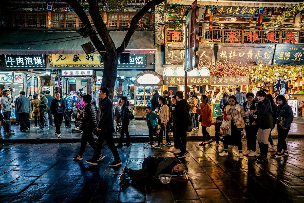 Xi'an Muslim Quarter: 12 Foods, Map, Halal Guide 2026